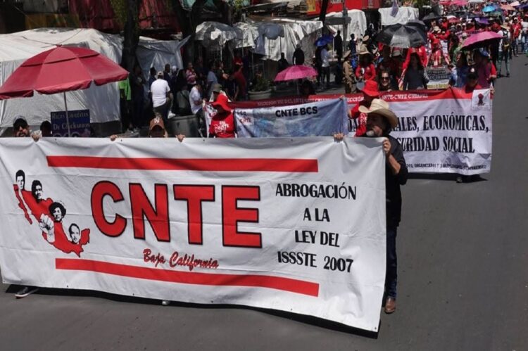 Manifestashon masal na Siudat di Méhiko un menasa pa Mundial – Vigilante